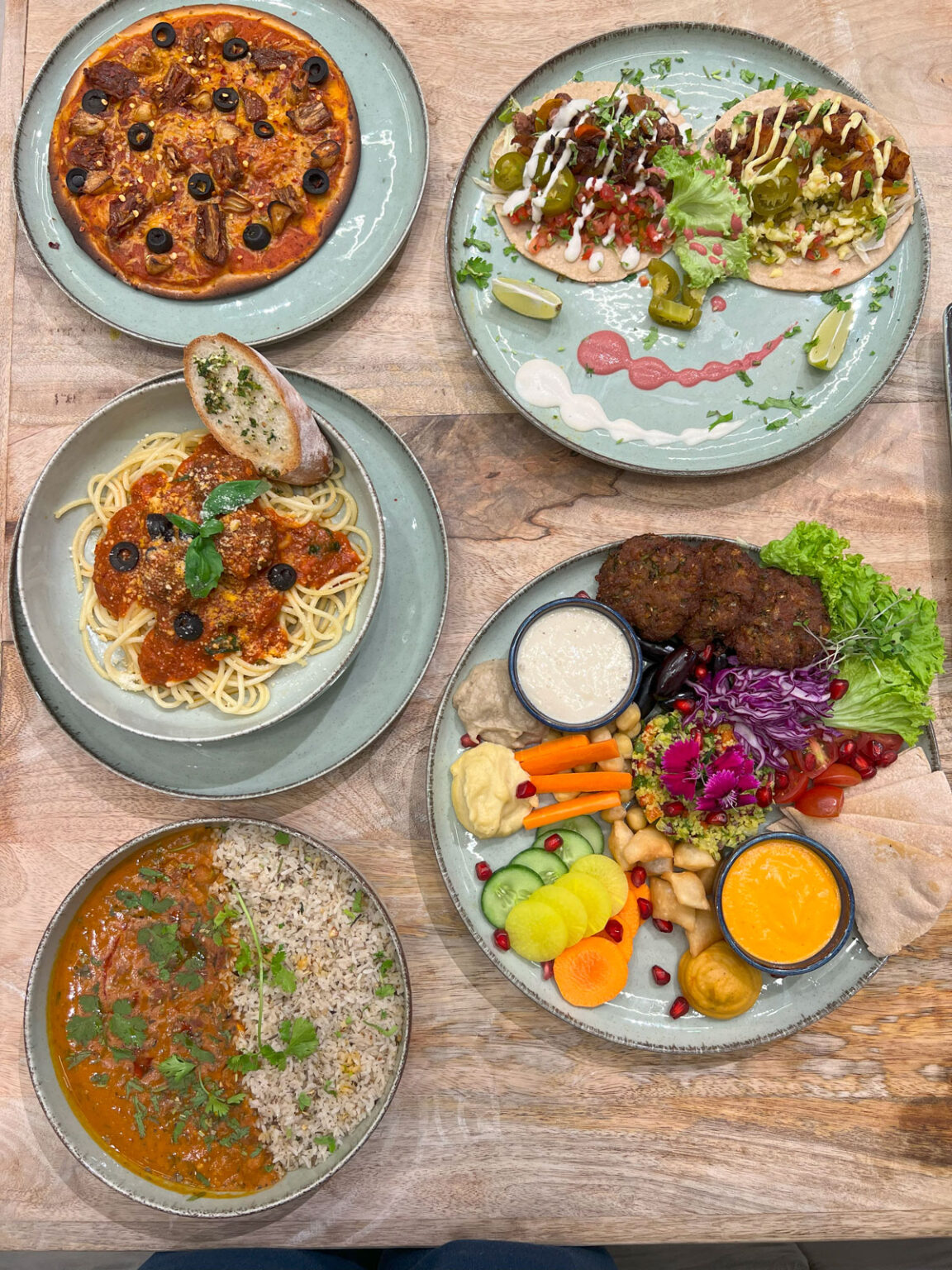 The Zero-Waste Cafe Ekolyfe With It’s Renovated Beauty - Arivaa Lifestyle